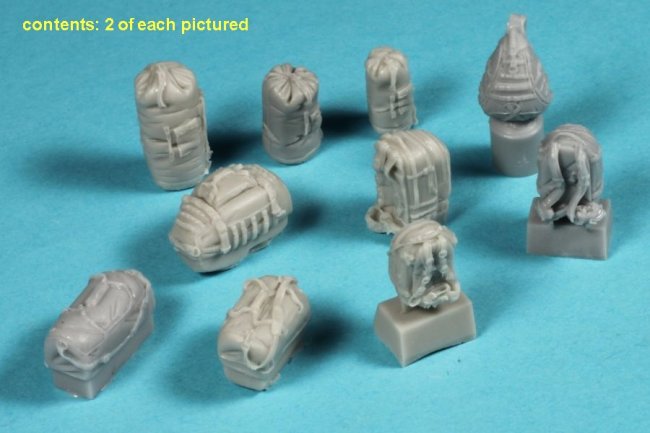 Pro Art Models 1/35 Modern military & civilian hanging backpacks